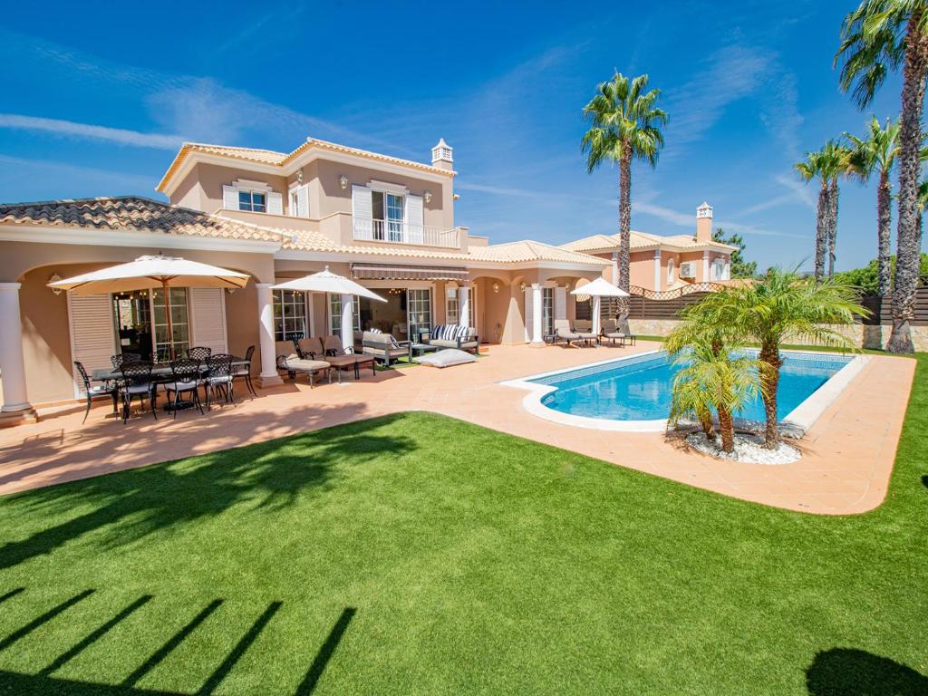 Elegant 4 bedroom pool villa in Varandas do Lago, Almancil (updated ...
