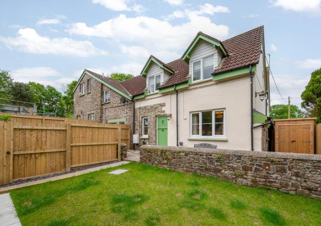 Wisteria Cottage, Parkham (updated prices 2025)