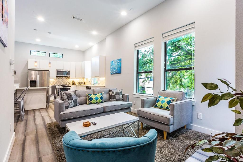 Dunlavy ️ 7 Bedroom 7 Bathroom Montrose House & Suites ️ - Houston, TX