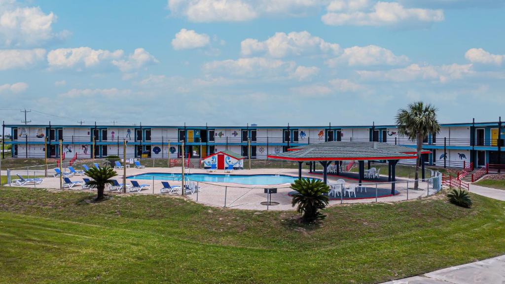 CRYSTAL PALACE RESORT, Bolivar Peninsula (updated prices 2025)
