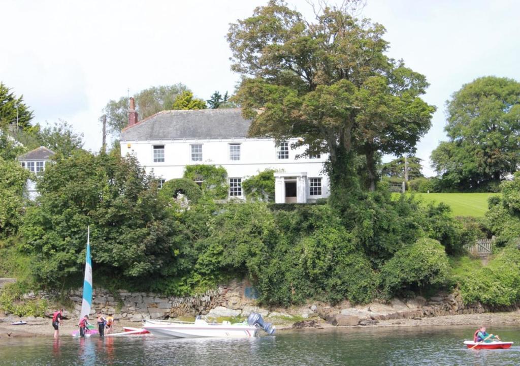 Pointside, Manaccan (updated prices 2025)