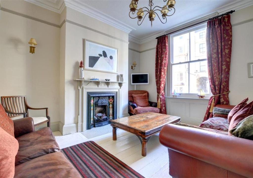 2 West Terrace, Whitby (updated prices 2025)