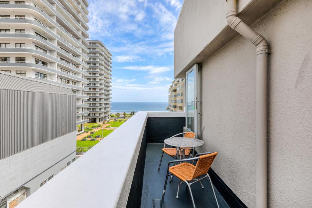 Backup-Power Trendy 2 Bed Balcony Apartment, Cape Town (updated prices ...