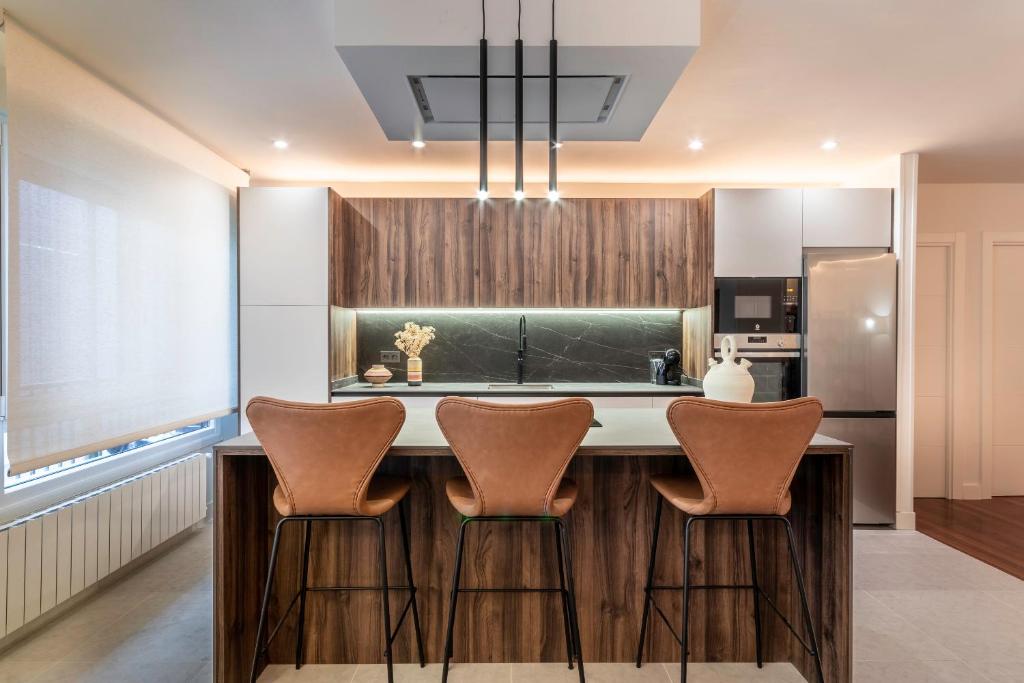 New! Lovely 4-Bedroom Loft in Bilbao, Bilbao (updated prices 2025)