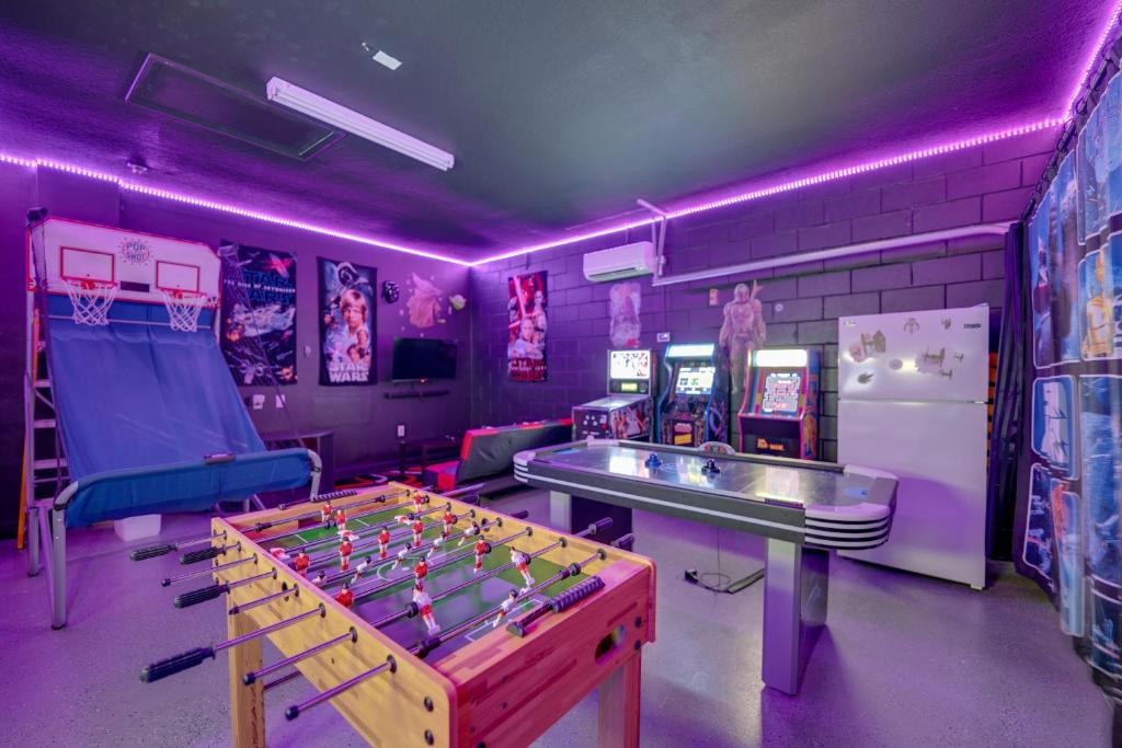 Pool, Themed Rooms and Arcade Disney Escape, Kissimmee (updated prices ...