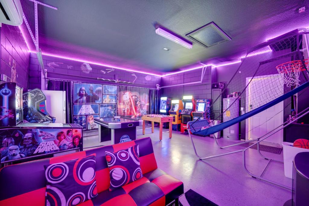 Pool, Themed Rooms and Arcade Disney Escape, Kissimmee (updated prices ...