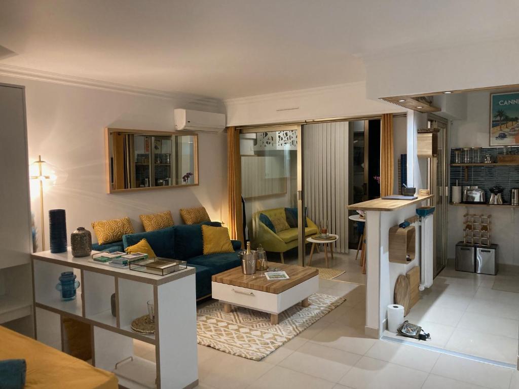 Appartement de standing Le Velvet Bay climatisé en bord de mer, Antibes ...