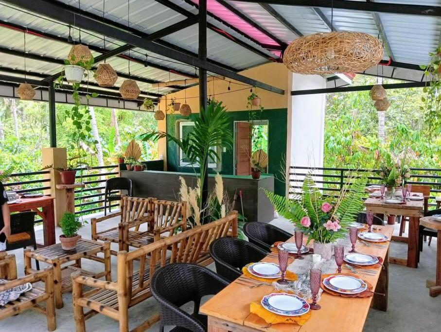 Klub Safari Inn & Lounge, Tagbina (updated prices 2025)