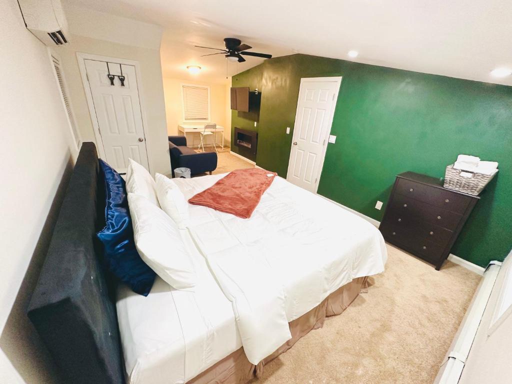 Savvy Beach Stay, Mastic Beach (updated prices 2025)