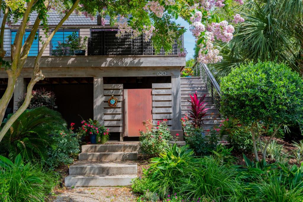 Folly Vacation 620 Entire Home plus Apt, one block to the beach and pet ...