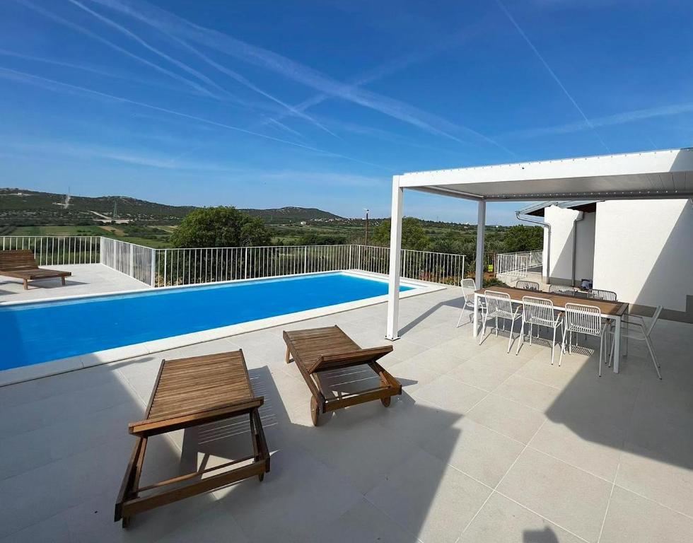 Villa Velim - Stunning view & Heated private pool, Stankovci – Updated ...