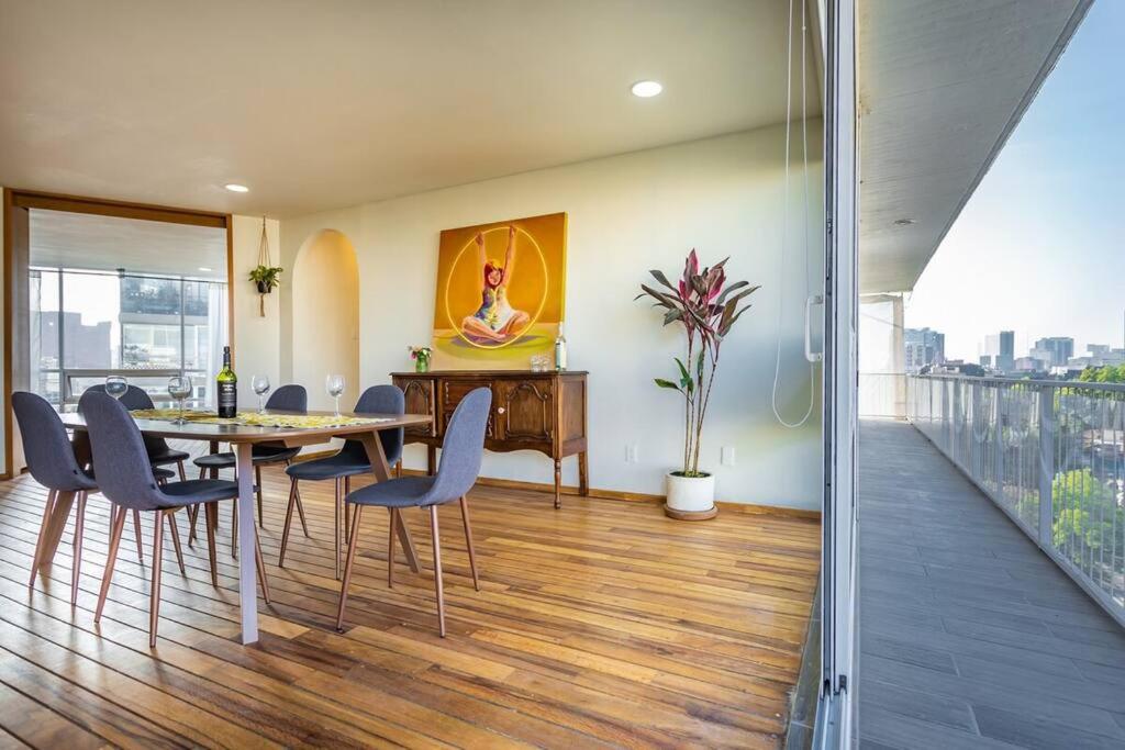 Sunny & Spacious Condesa Condo W City Views, Mexico City (updated ...