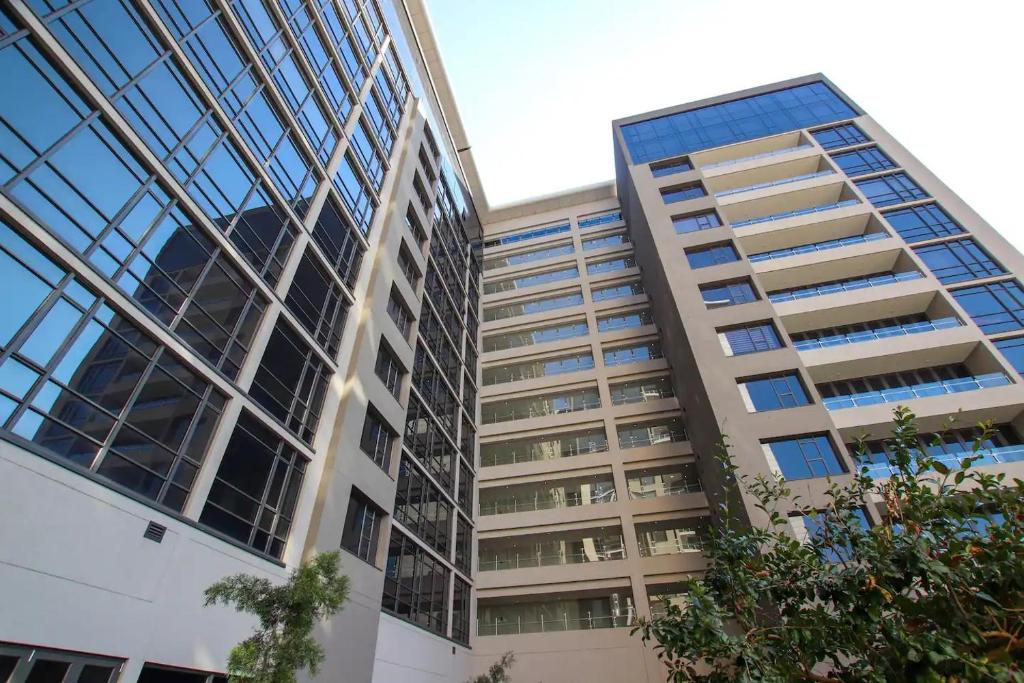 Elegant 2bed/2bath in Sandton, Johannesburg (updated prices 2025)