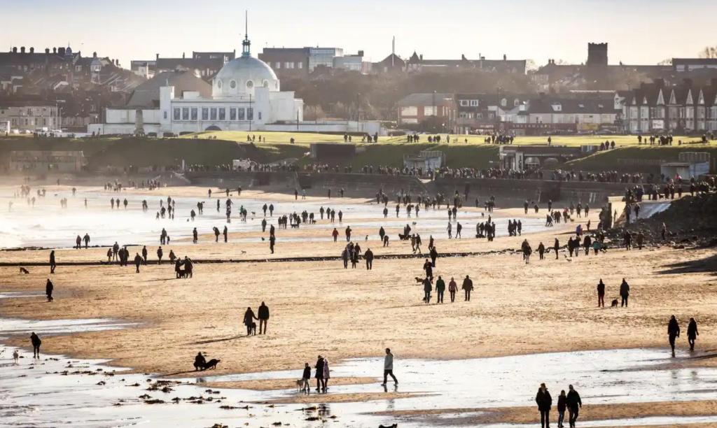 Spacious Home Close to Beach & Shops Free Parking, Whitley Bay (updated ...