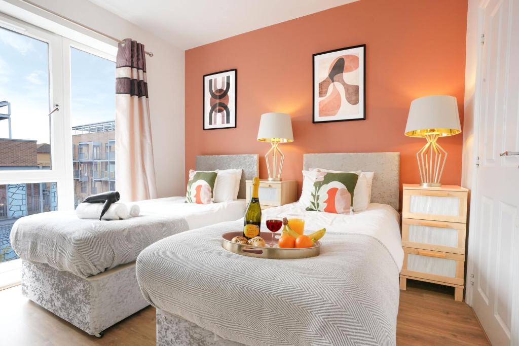 2 Bedroom 2 Bathroom - Penthouse Apartment In Central Mk -Free Parking, Fast Wifi, Balcony & Smarttv By Yoko Property - Milton Keynes