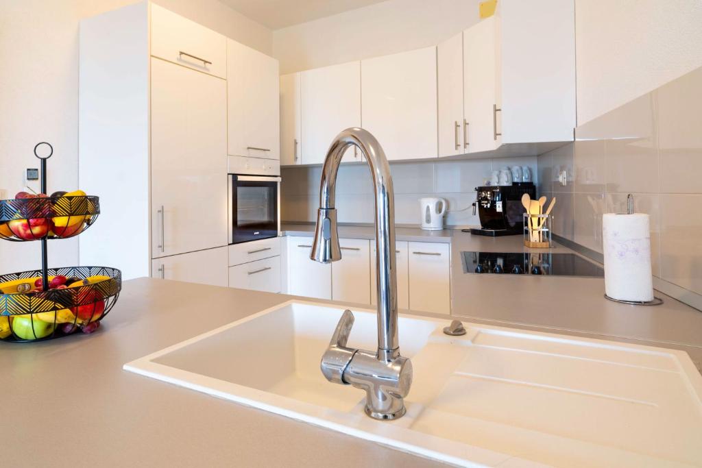 Ivana - Sea view apartment with garage, Makarska (updated prices 2024)