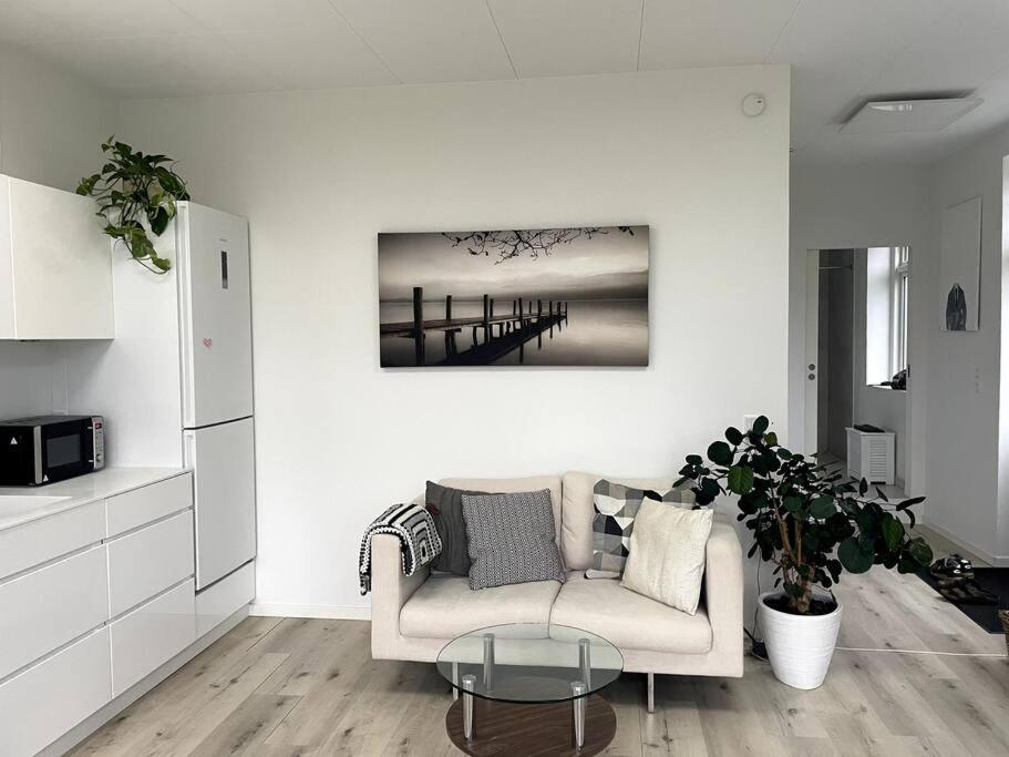 Eksklusiv villalejlighed m/ have, Holme (updated prices 2025)