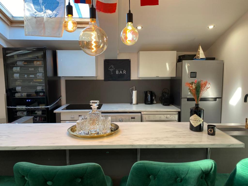 Welcome to Matteo's Bar - Place Massena 5min beach, Nice (updated ...