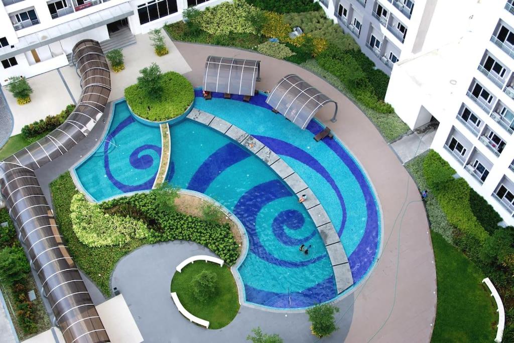 Grace Residences - Cozy Unit Near BGC, SM Aura, Market Market, McKinley ...