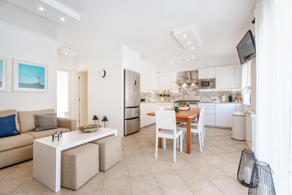 Charming Nazaré Apartment-1 minute to the beach, Nazaré – Updated 2023 ...