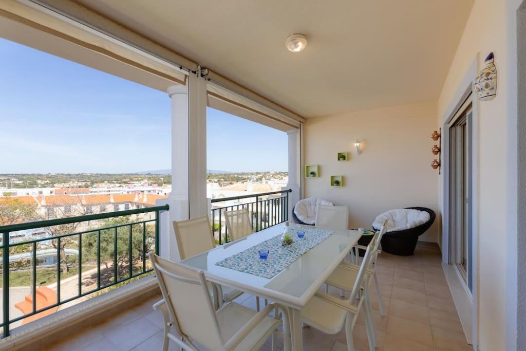 Spacious apart with pool, gym in Albufeira, Guia – Precios actualizados ...