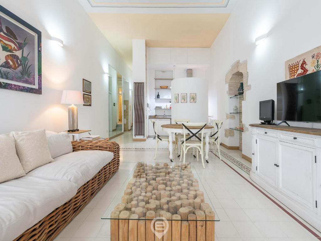 Piazza Yenne Bliss, Cagliari (updated prices 2025)