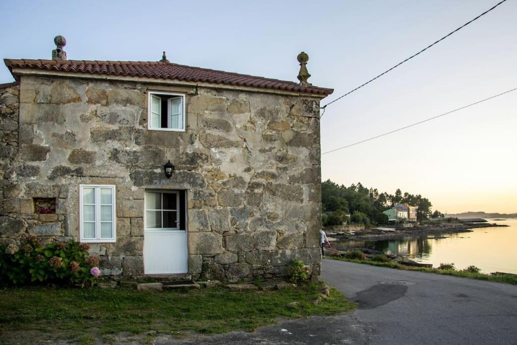 La Moira - casa de piedra frente al mar, Esteiro – Updated 2024 Prices