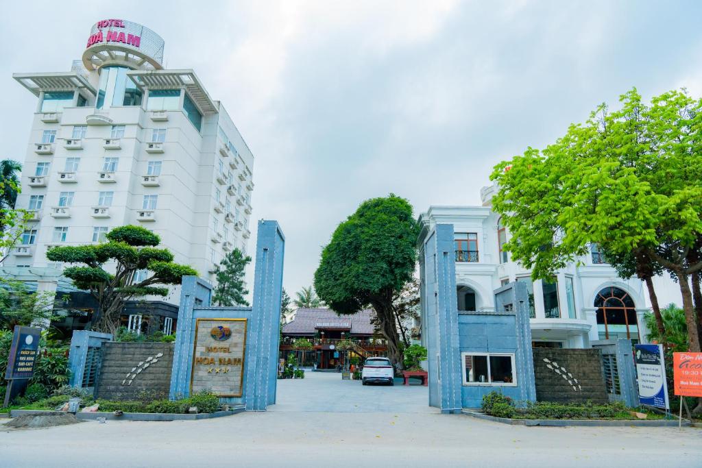 Hoa Nam Hotel, Ung Hoa – Updated 2023 Prices