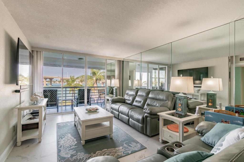 New Listing Bahia Vista Tans Fade But Memories Last Forever on Isla ...