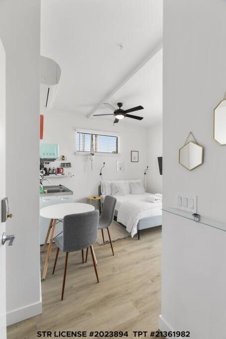 Funky Scottsdale Modern Micro Studio - Walk to OT, Scottsdale (updated ...
