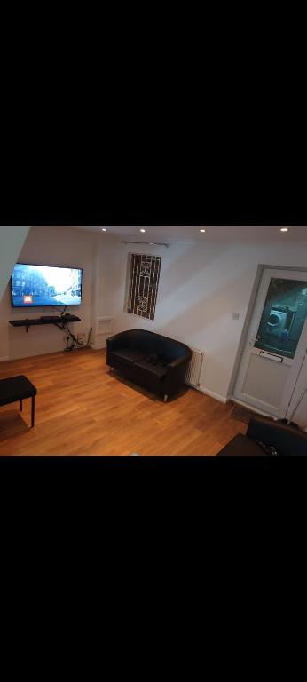 Lovely Property, London (updated prices 2025)