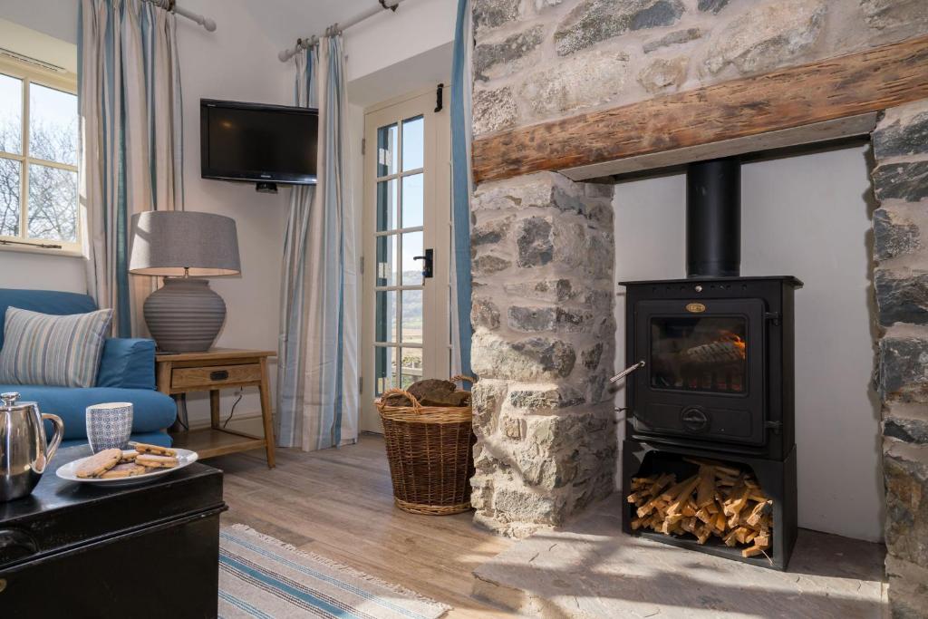 Minafon, Colwyn Bay (updated prices 2025)