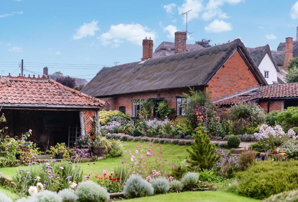 Ayres End Studio, Kersey (updated prices 2025)