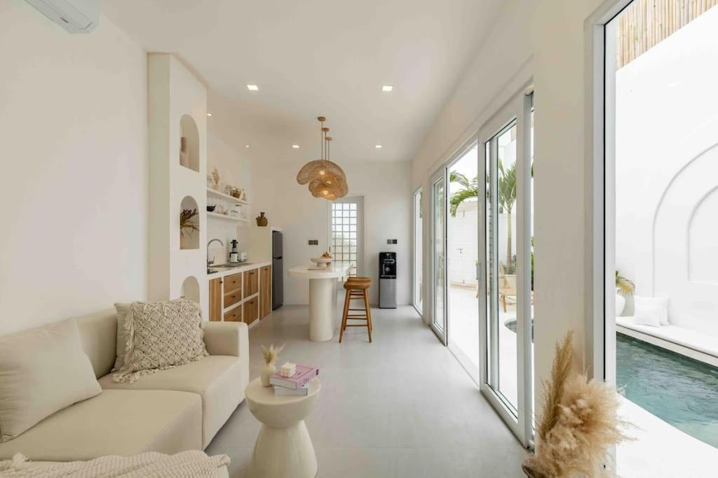 Aesthetic Villa 1bed with private rooftop and pool, Casa Alba, Canggu ...