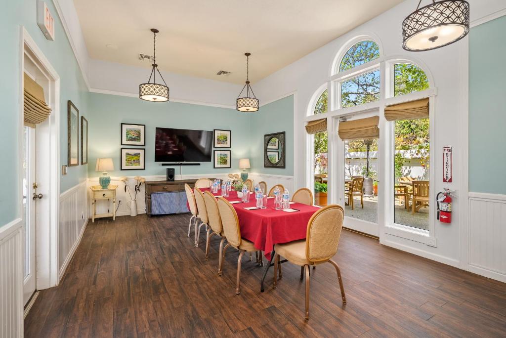 Apple Farm Inn, San Luis Obispo (updated prices 2025)