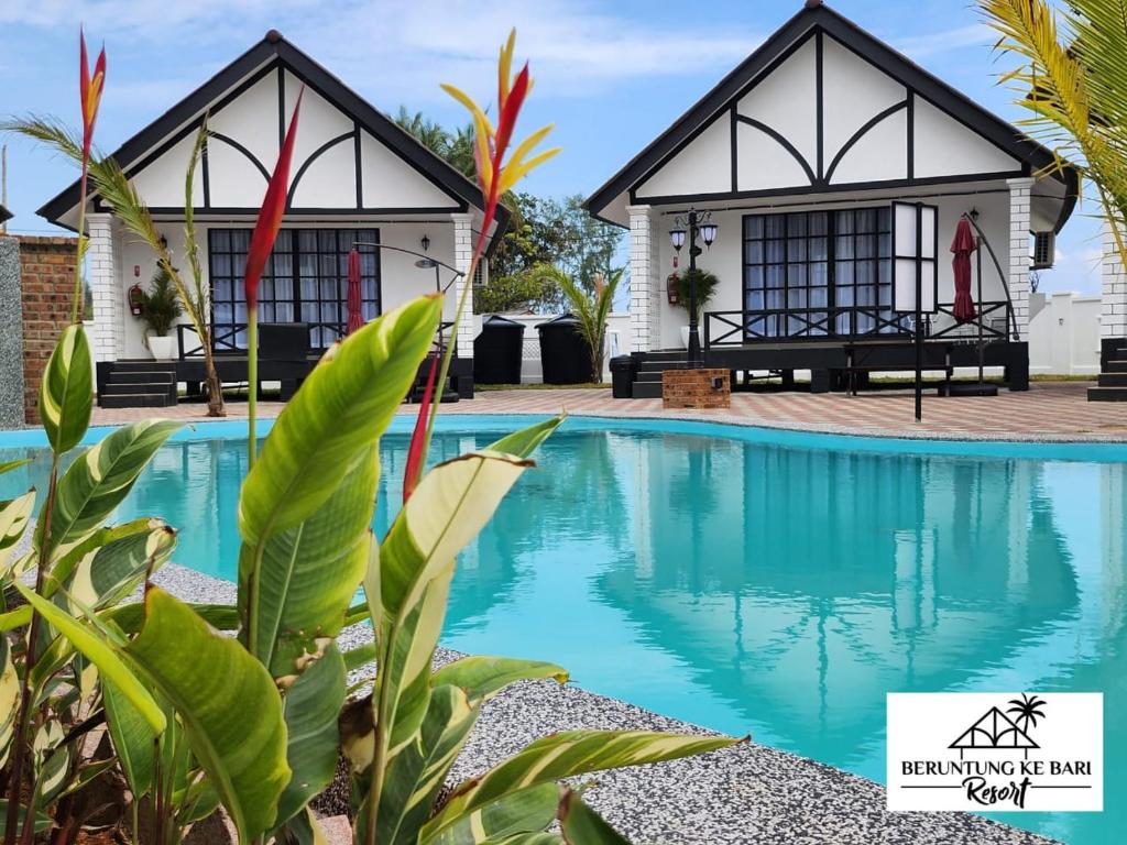 BERUNTUNG KE BARI RESORT @ PANTAI PENARIK, Kampong Bari Kechil – 2023 ...