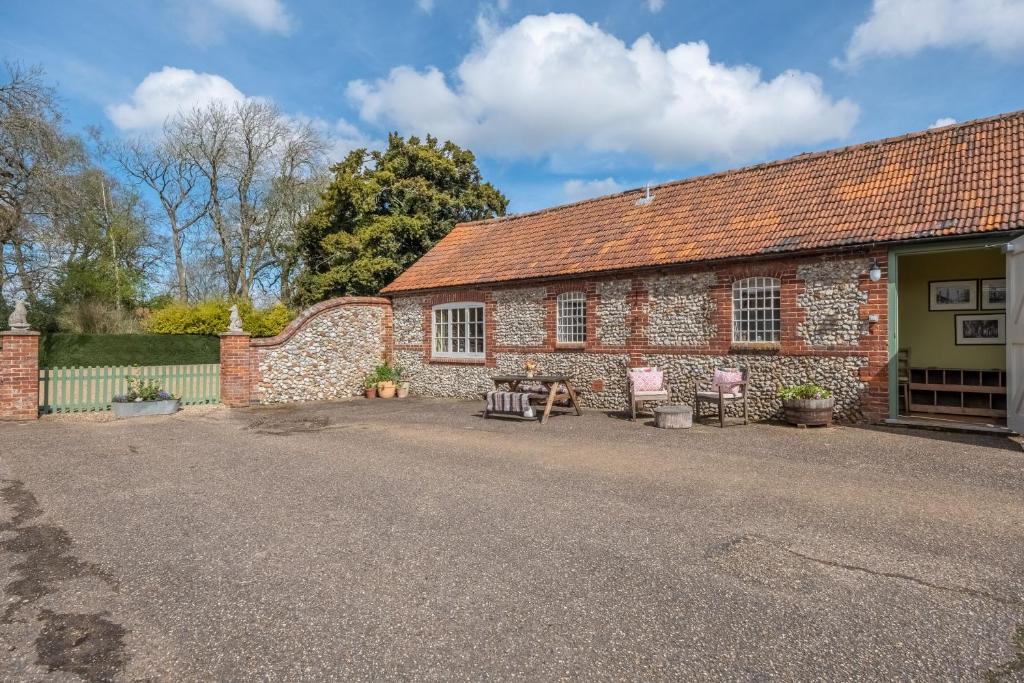 Garden Cottage ER, East Rudham (updated prices 2025)