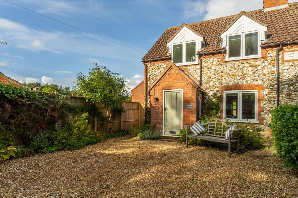 Cherry Tree Cottage GB, Great Bircham (updated prices 2025)
