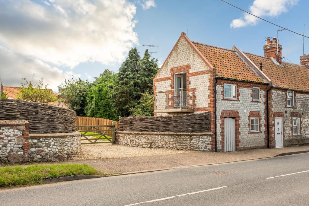 4 Malthouse Cottages, Thornham (updated prices 2026)