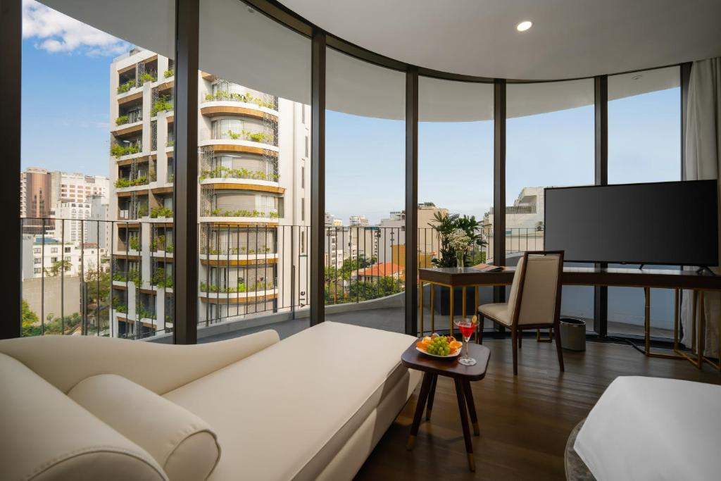 Golden Lotus Grand Da Nang - Panoramic Rooftop Bar & Daily Afternoon ...