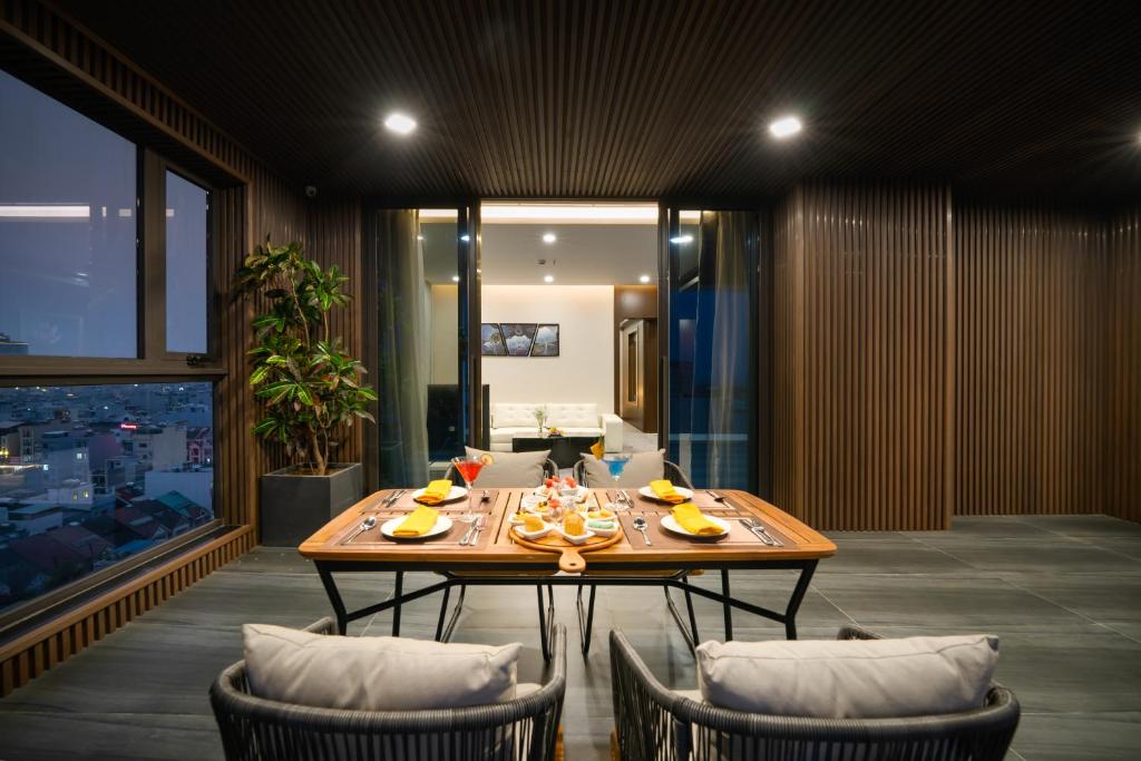 Golden Lotus Grand Da Nang - Panoramic Rooftop Bar & Daily Afternoon ...