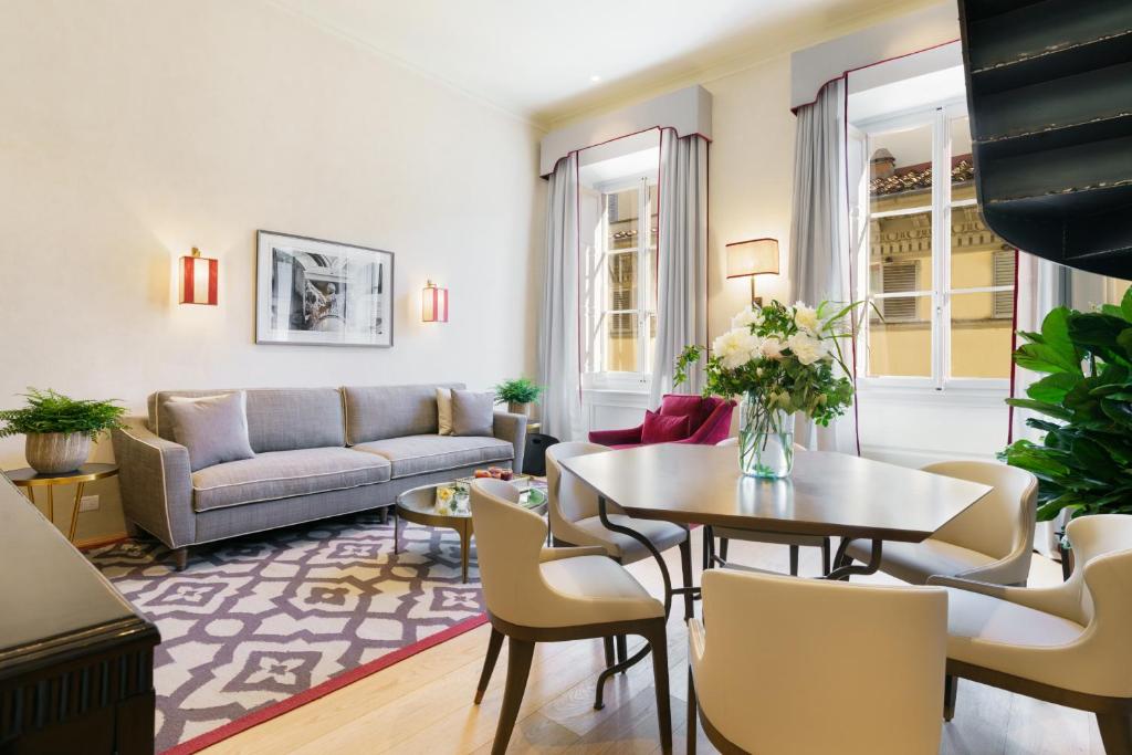 Marchesa Olympia - La Dimora degli Affreschi Florence, Florence ...