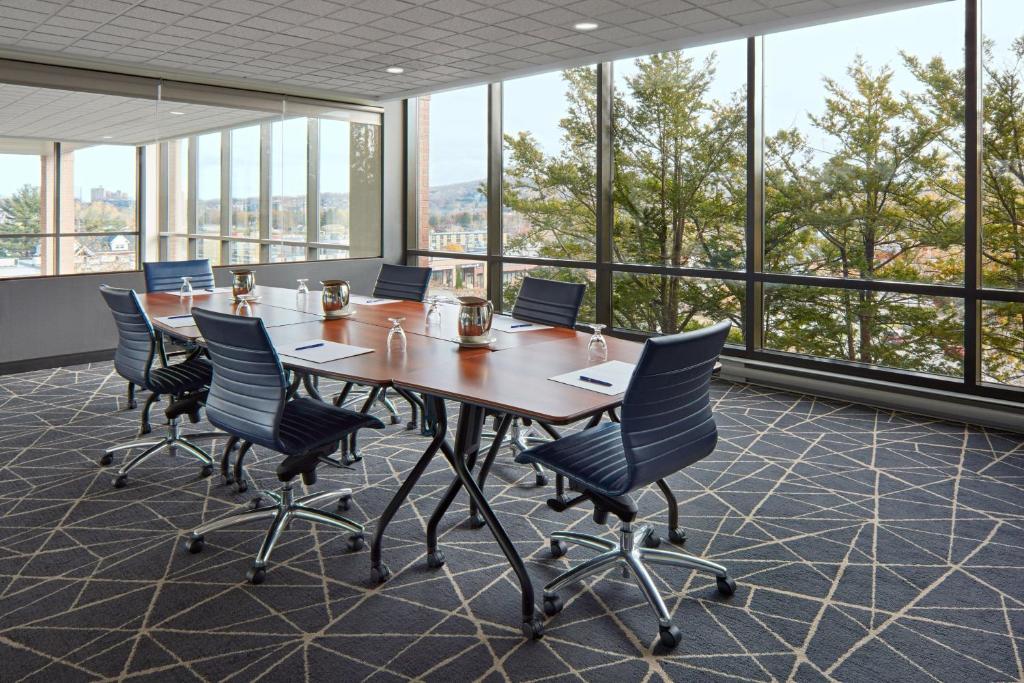 Delta Hotels by Marriott Sherbrooke Conference Centre, Sherbrooke ...
