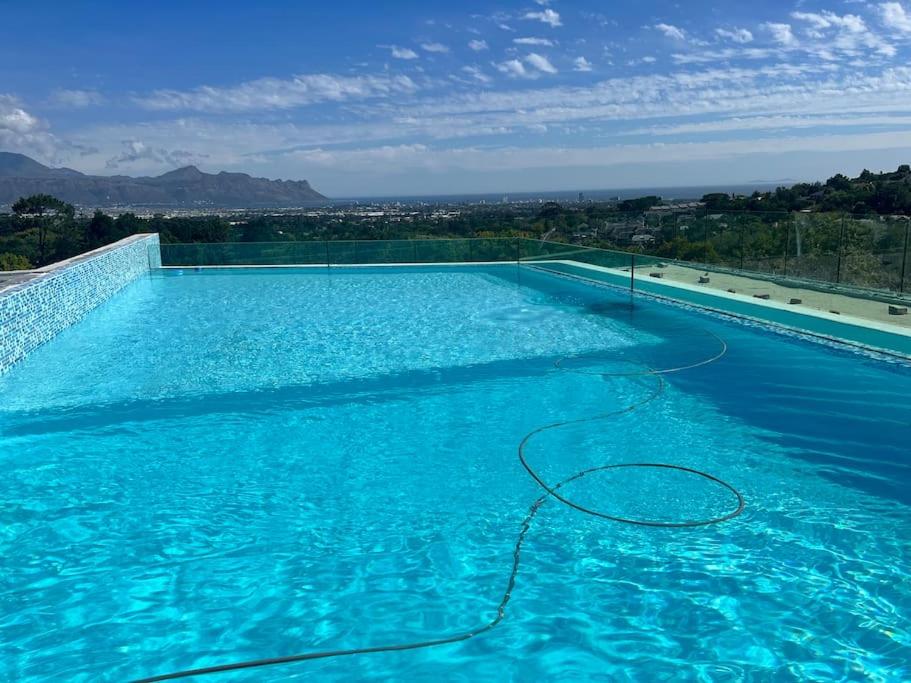 Amazing! 7 bedroom villa with rooftop pool & views, Cape Town (updated ...