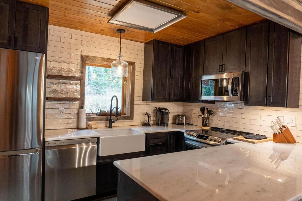 Rustic 3BR Cabin with Scenic Setting Near Breck, Blue River – Precios ...