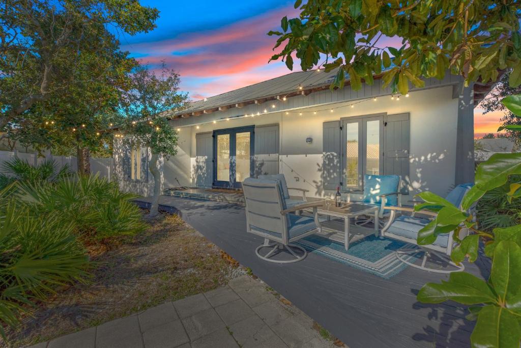 Coastal Cutie-2 Blocks 2 Beach, Bikes, Beach Gear, BBQ, & Outdoor ...