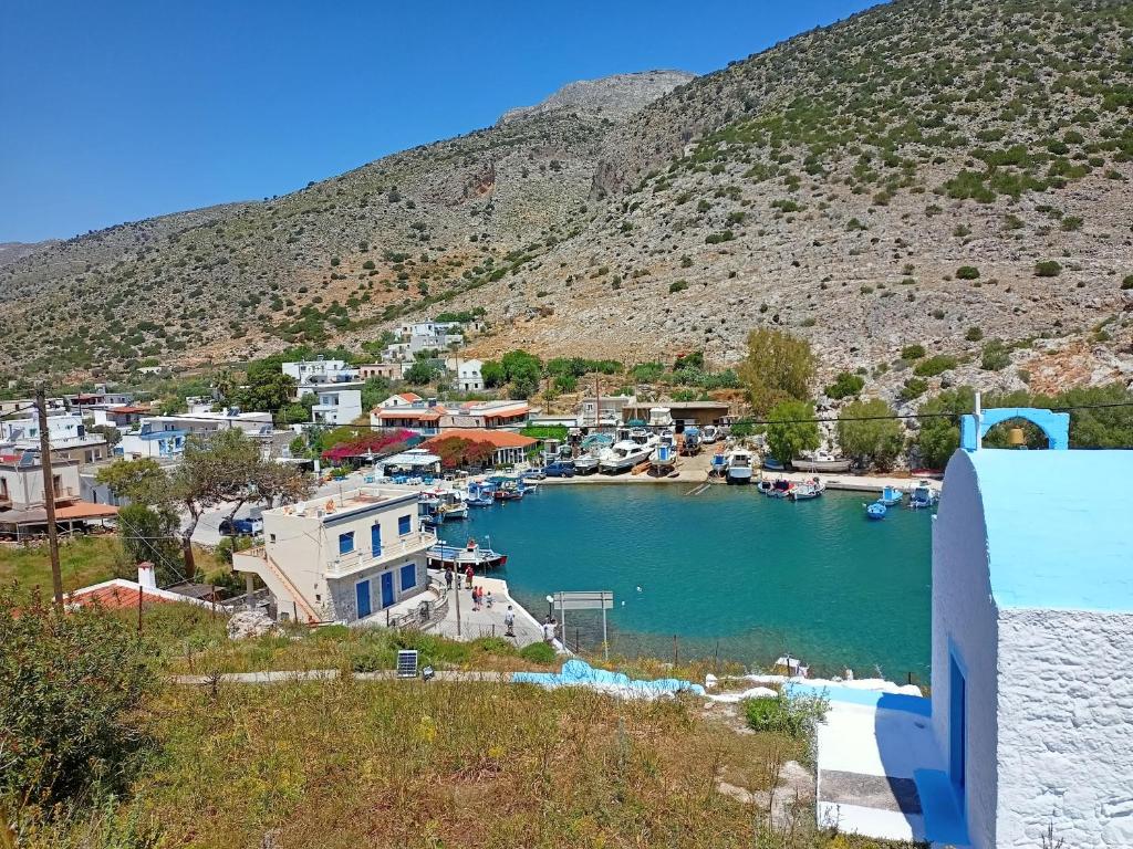 ΔΩΜΑΤΙΟ ΣΤΟ ΛΙΜΑΝΑΚΙ ΤΟΥ ΒΑΘΥ, Vathís – Tarifs 2023