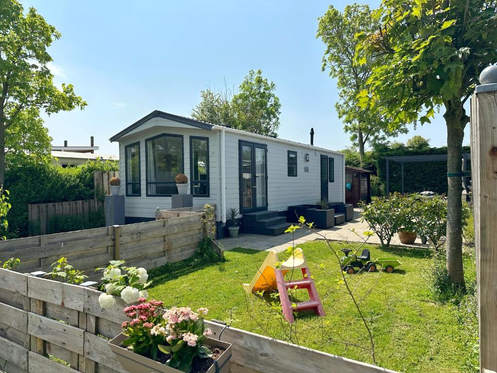 Chalet 557 op Recreatiepark De Wielen - Ks sint maarten