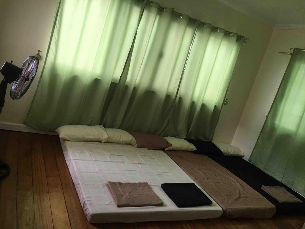 HOUSE A - Bahay Bakasyunan in New intramuros Village, Old balara Q.C ...