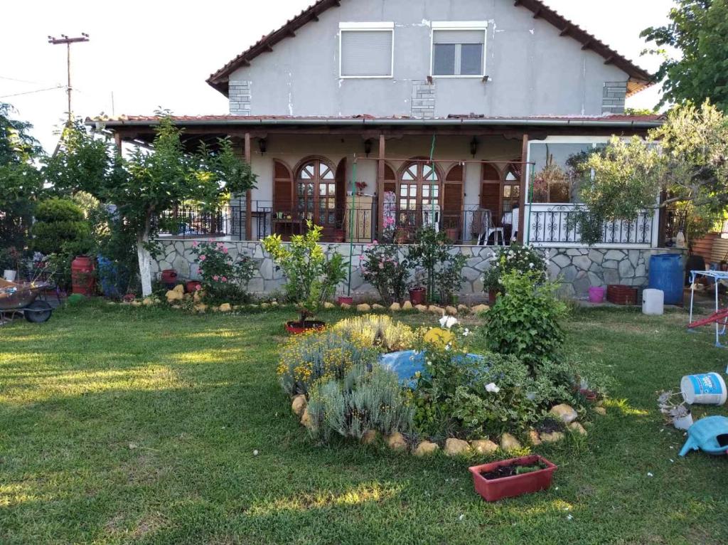 Beautiful cottage near the sea in Nea Kallikratia, Nea Kallikrateia ...